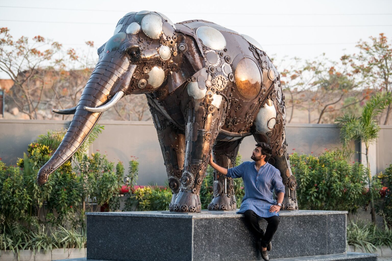 Deval’s – Metal Artist